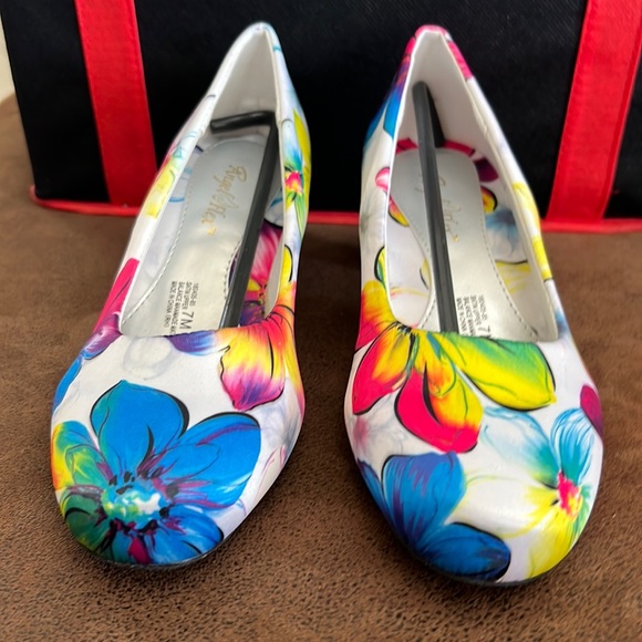 Beacon | Shoes | Beacon Angel Flex Pumps Size 7 Floral Multi Color New ...